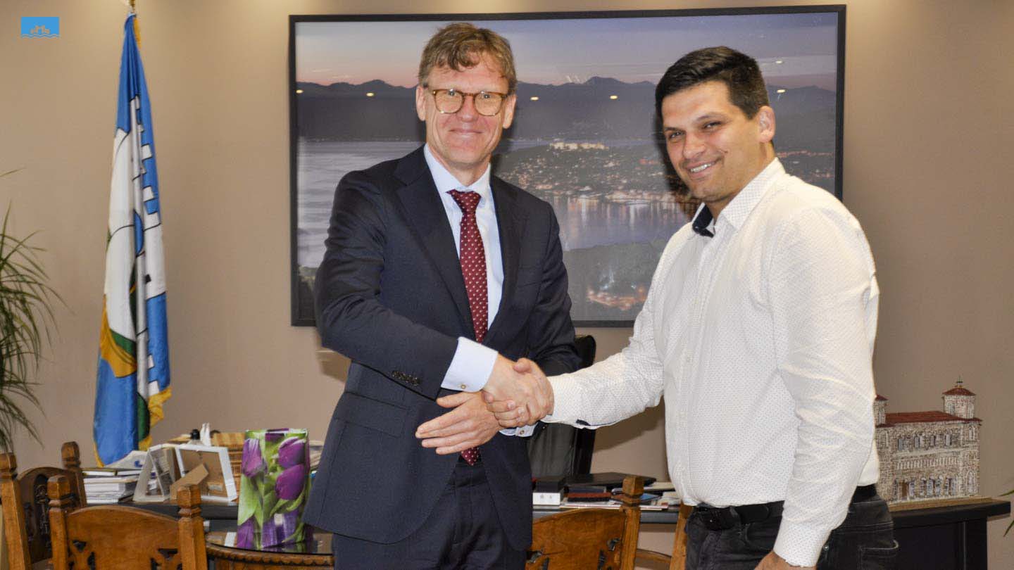 Градоначалникот Пецаков оствари средба со заменик амбасадорот на ...