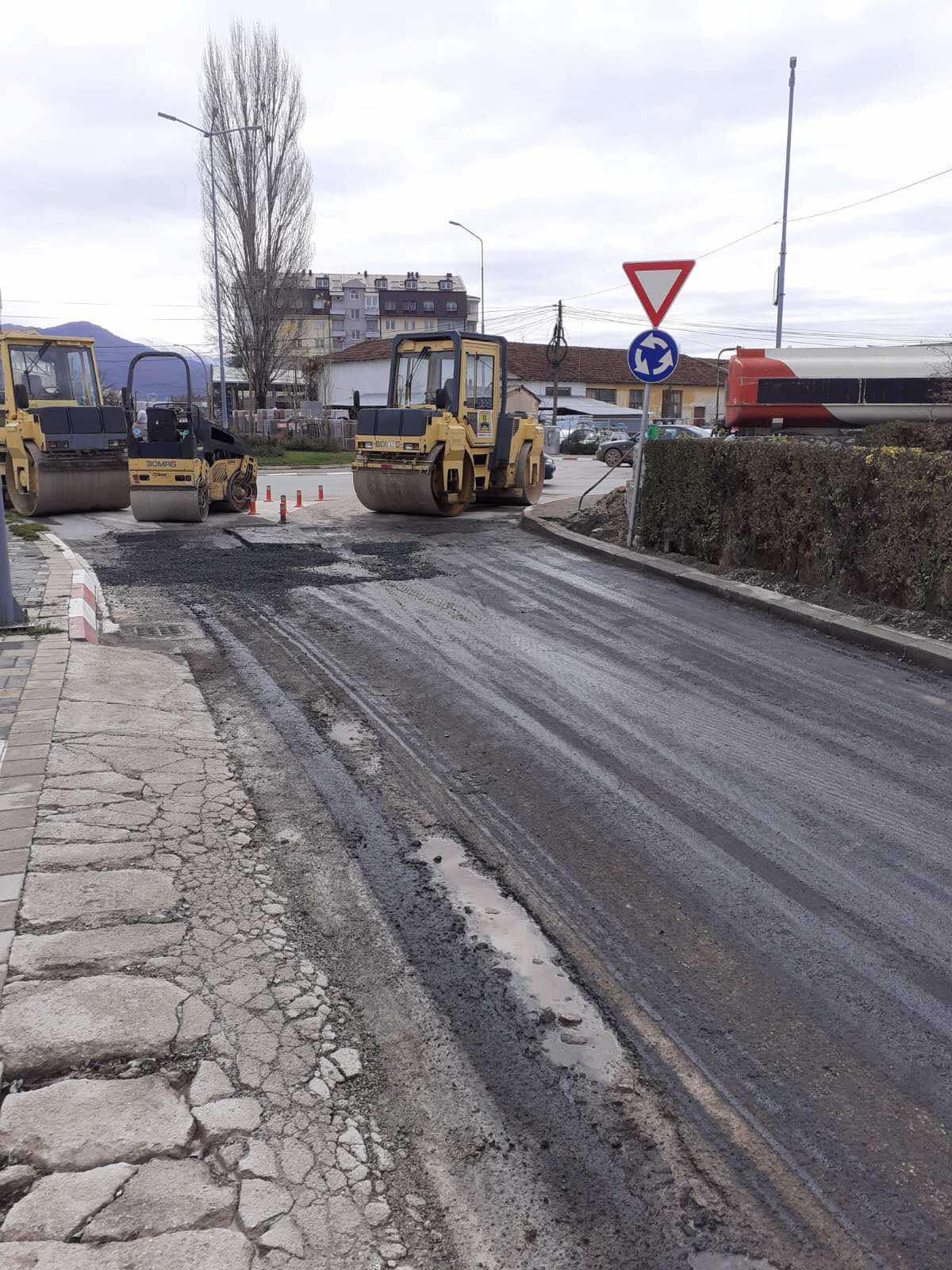 ФОТО Пецаков Во тек се завршните активности за реконструкција и асфалтирање на улицата Будва