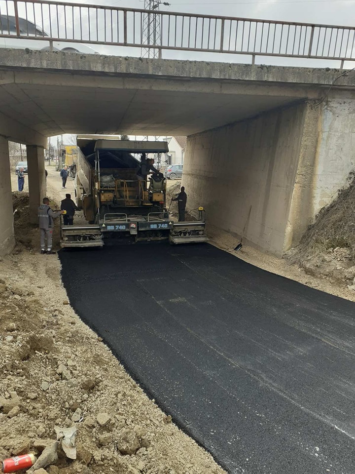 Пецаков Денеска се асфалтираше патниот правец Охрид с Орман кај Алтанин мост Ohrid1