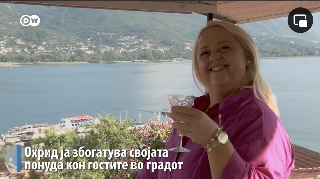 (ВИДЕО) Охрид ја проширува понудата за туристите – дочек со слатко, специјалитети според стари ...