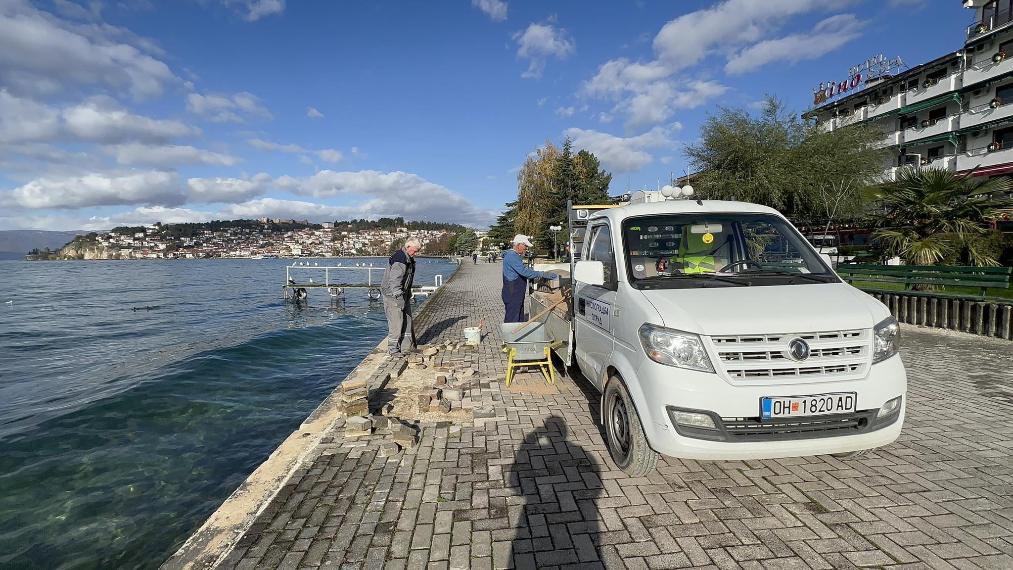 (ВИДЕО) Се санира штетата која ја предизвикаа брановите на Кеј – Ohrid1
